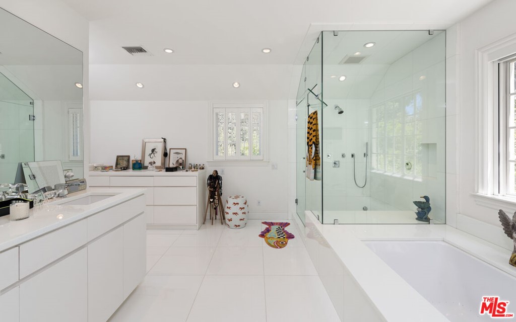 1115 N Beverly Drive, Beverly Hills, CA 90210 - SOLD LISTING | MLS ...