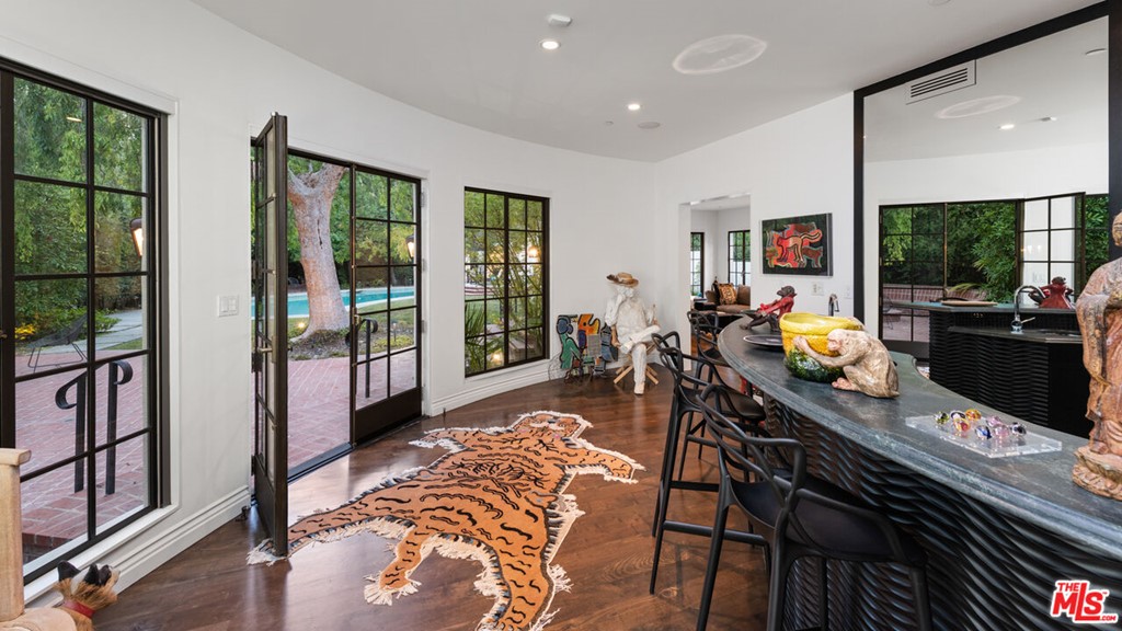 1115 N Beverly Drive, Beverly Hills, CA 90210 - SOLD LISTING | MLS ...