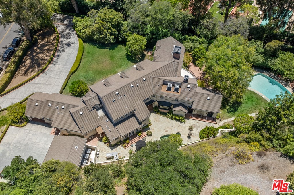 1115 N Beverly Drive, Beverly Hills, CA 90210 - SOLD LISTING | MLS ...