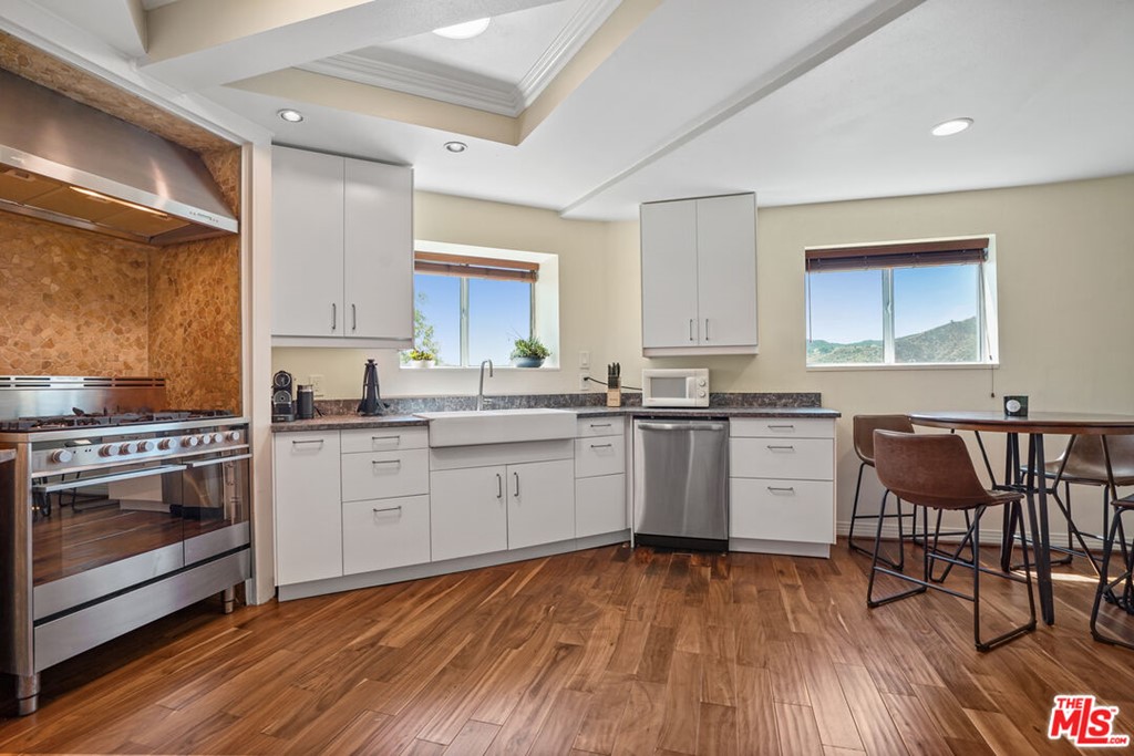 837 Linda Flora Drive, Los Angeles, CA 90049 - SOLD LISTING | MLS ...