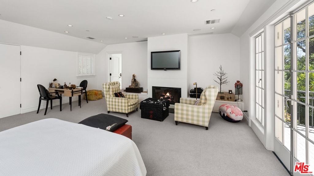 1115 N Beverly Drive, Beverly Hills, CA 90210 - SOLD LISTING | MLS ...