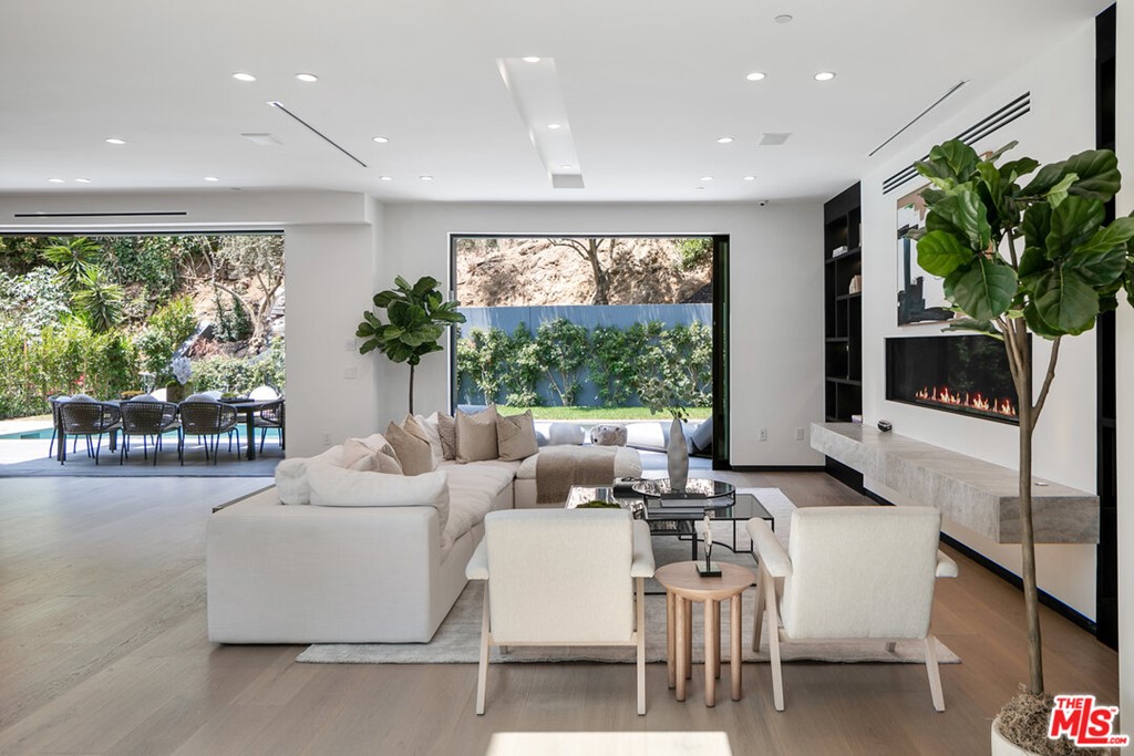 1461 Rising Glen Road, Los Angeles, CA 90069 - SOLD LISTING | MLS ...