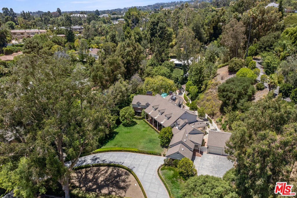 1115 N Beverly Drive, Beverly Hills, CA 90210 - SOLD LISTING | MLS ...